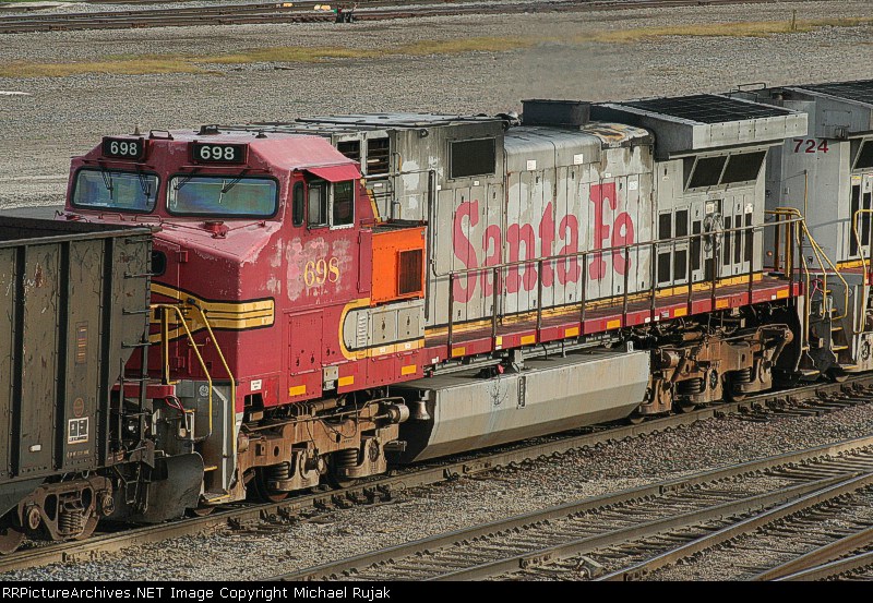 BNSF 698